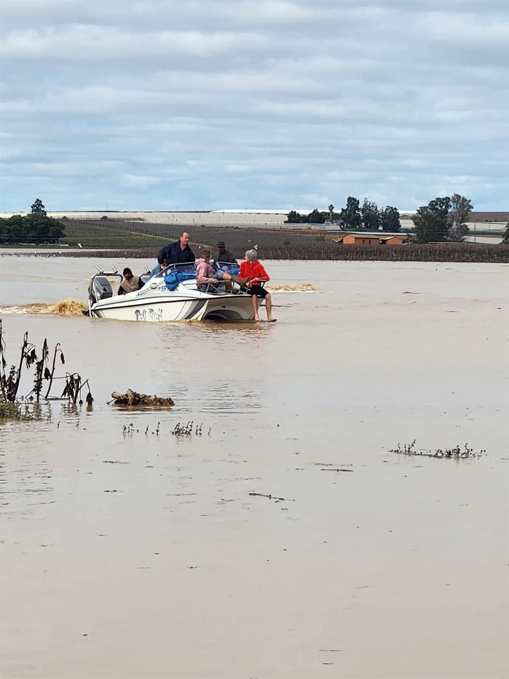 Vredendal-reddingspoging: ’n Rubberboot, ’n kat en vyf hoenders | Landbou