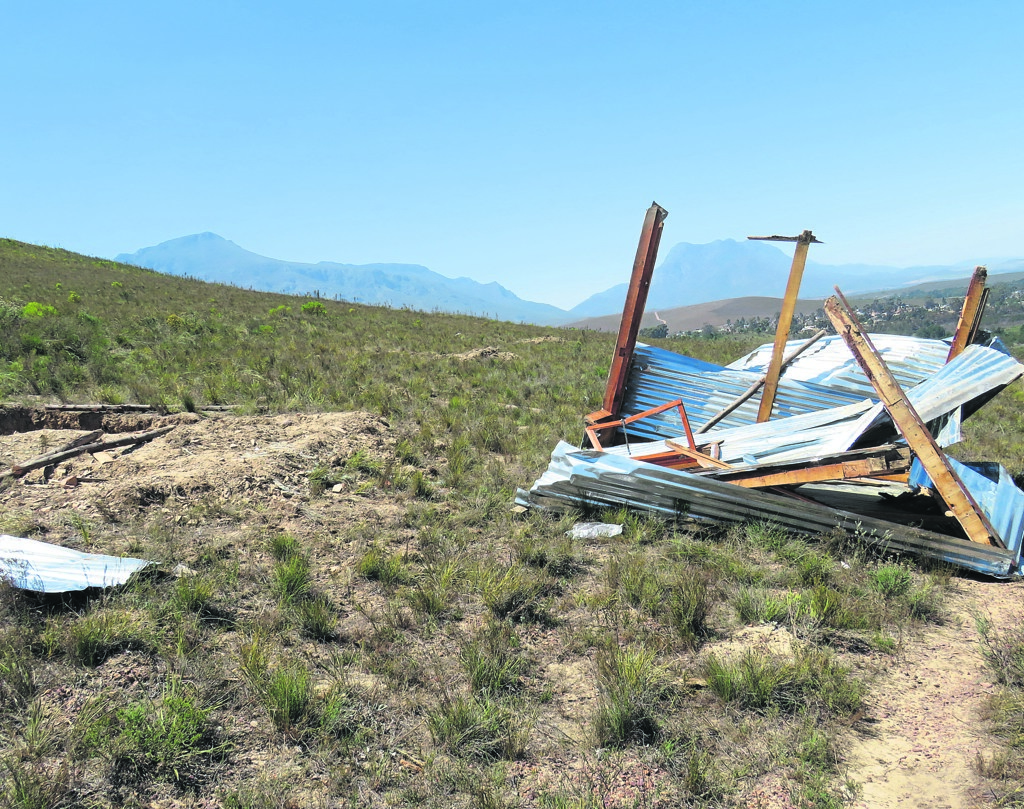 Hulle sit nuwe bure lelik uit | Son