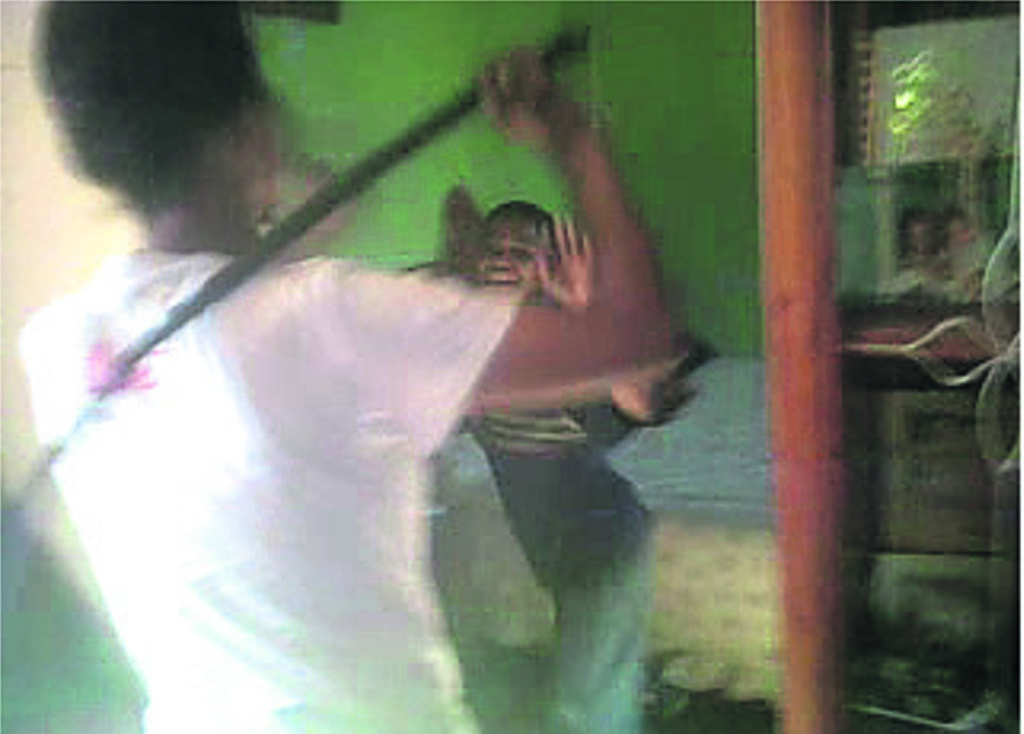 Houe: ‘ek leer hom maniere’ | Son