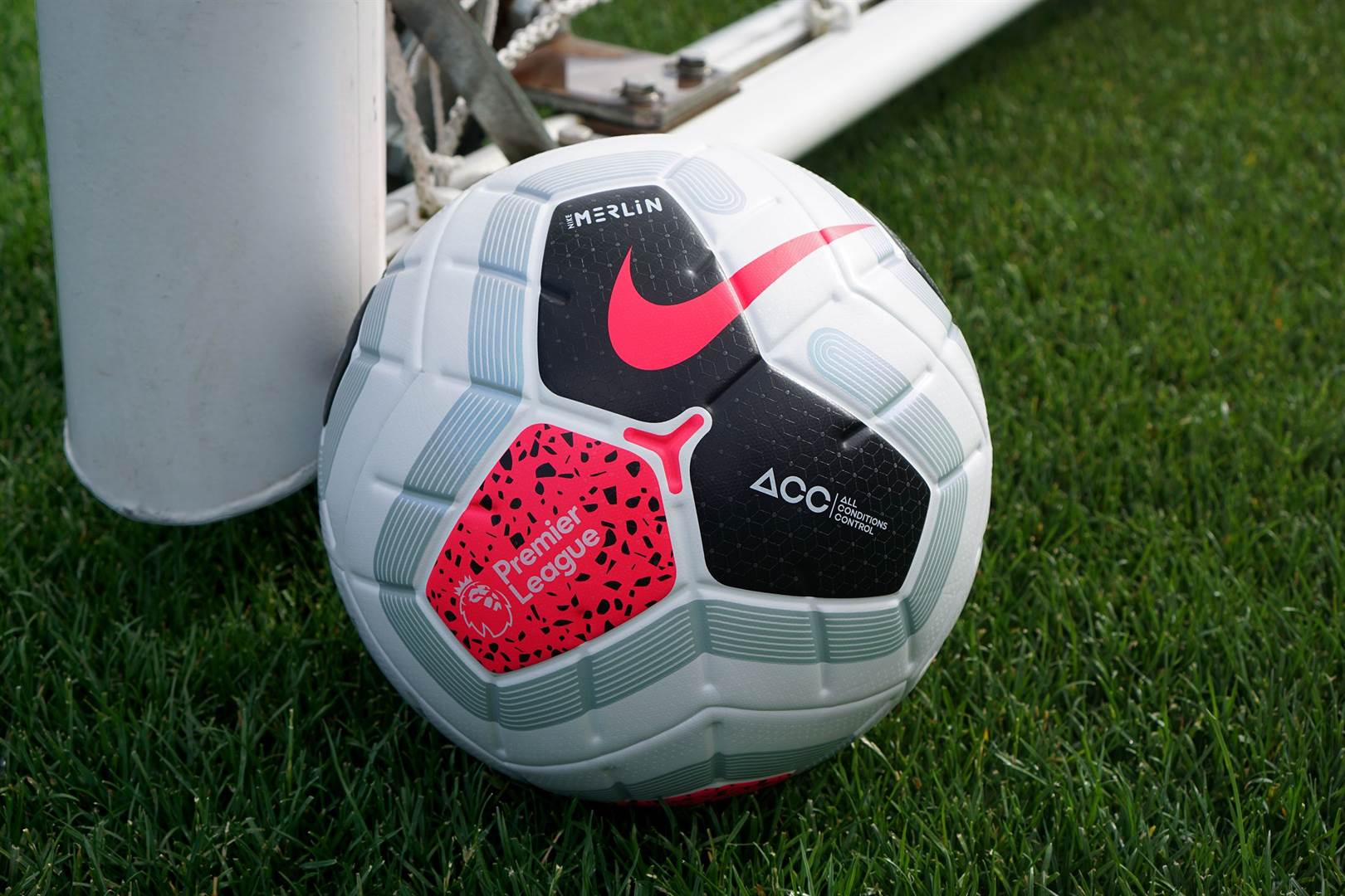 The New VS Old Premier League Balls | Soccer Laduma
