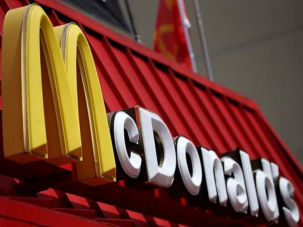 McDonald’s-werker word afgedank wat hawelose man tart | Netwerk24