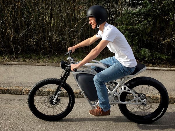 Wêreld se eerste 3D-gedrukte motorfiets lig soos ’n veer | Netwerk24