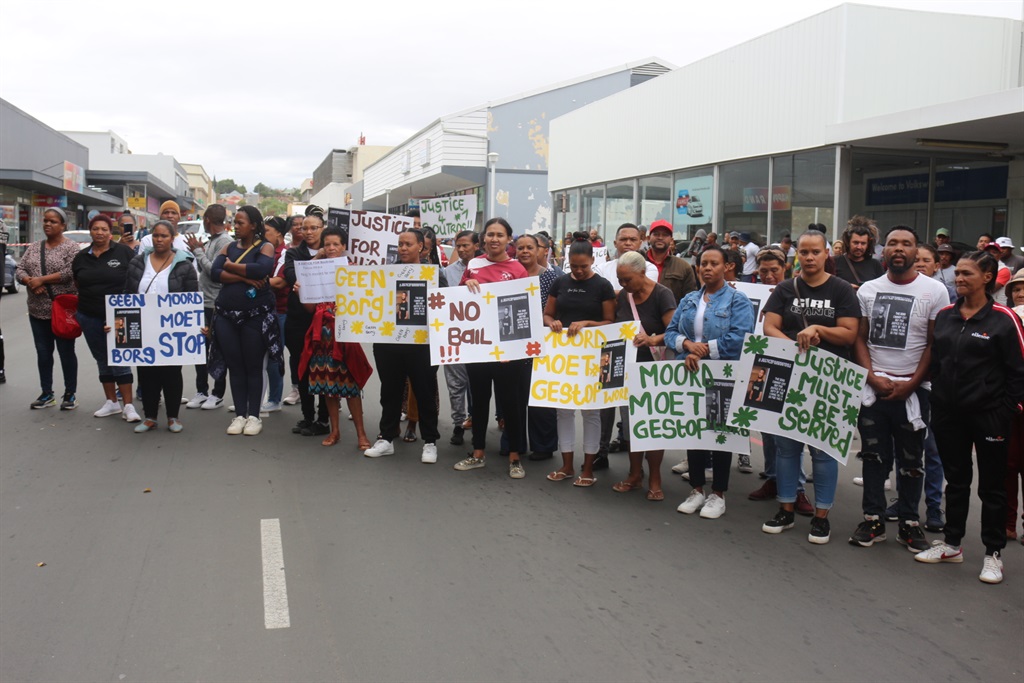 Duisende teken petisie teen bail | Son