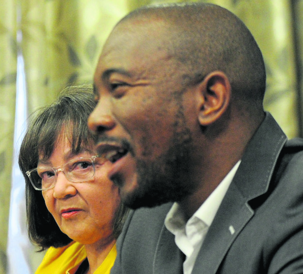 Antie Pat bedank as mayor | Son