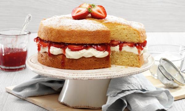 Victoria sponge with strawberry jam filling | News24