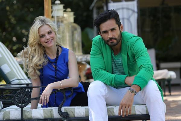 Telemundo actors chat to YOU about villians, weddings and becoming ...