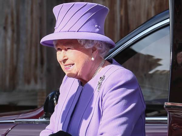 Royal designer explains the Queen's 'classic' style | News24