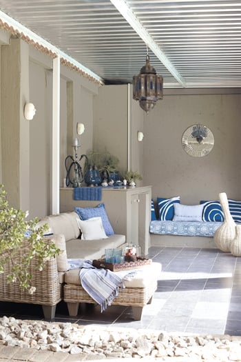 Langs die swembad … | Netwerk24
