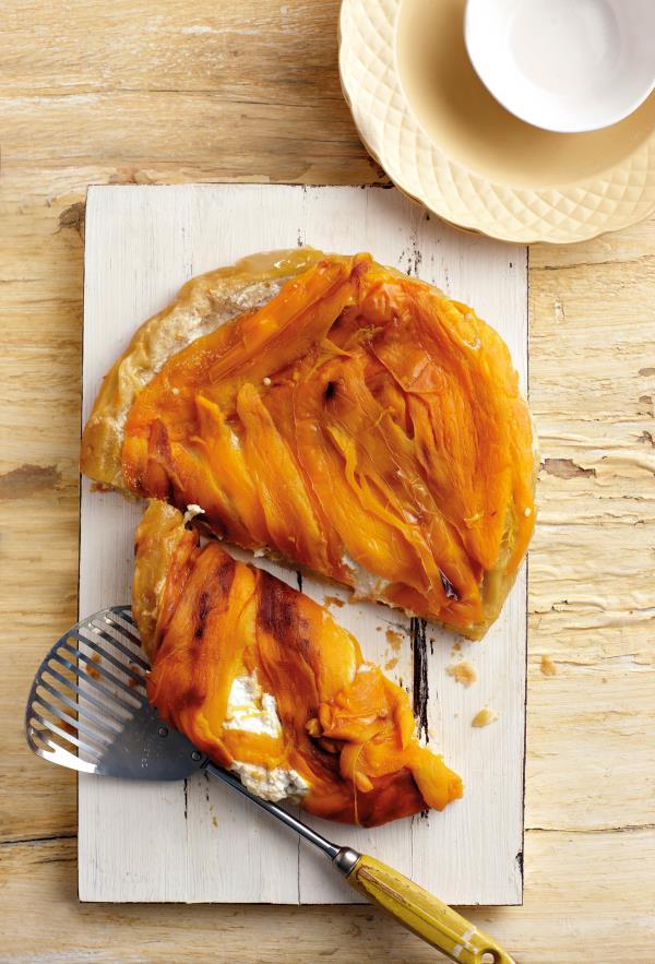 Tarte tatin met geroosterde geel soetrissie en bokmelkkaas | Netwerk24