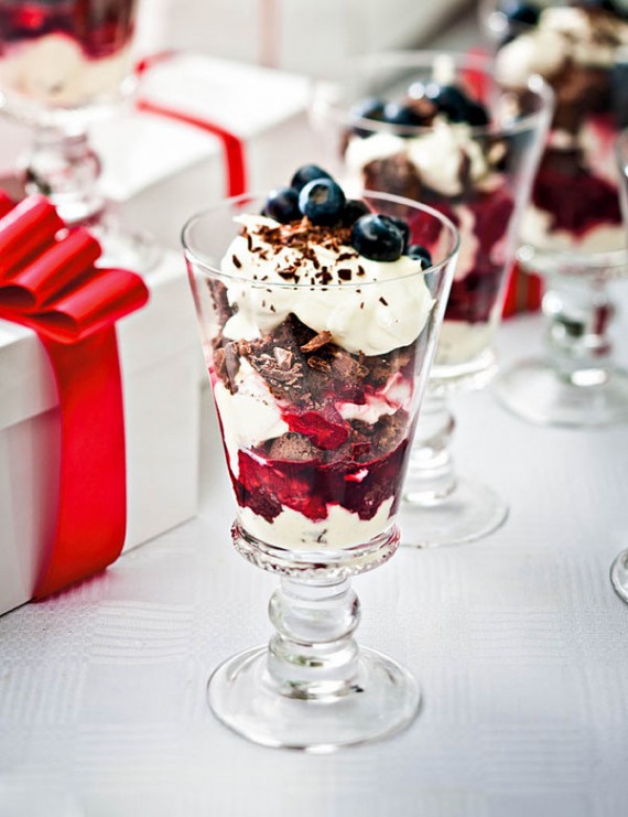 Tannie Poppie se gemmer-trifle + lekkerste wit-sjokolade-trifle | Netwerk24
