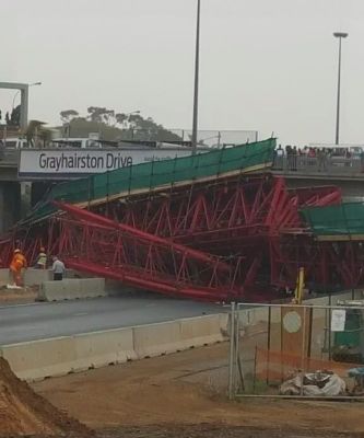 Derde persoon dood ná Grayston-brug ineenstort | Netwerk24