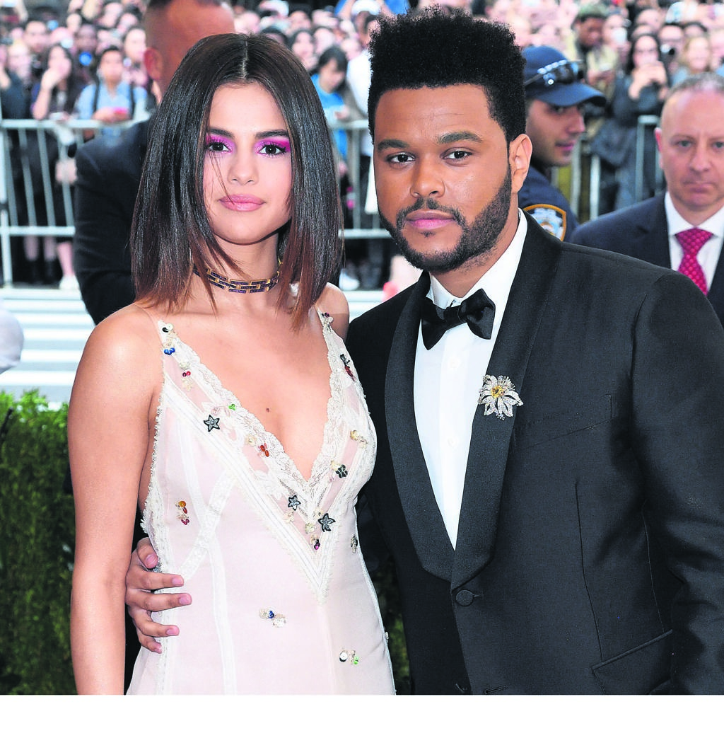 Weeknd gee hints hy en Selena fail | Son