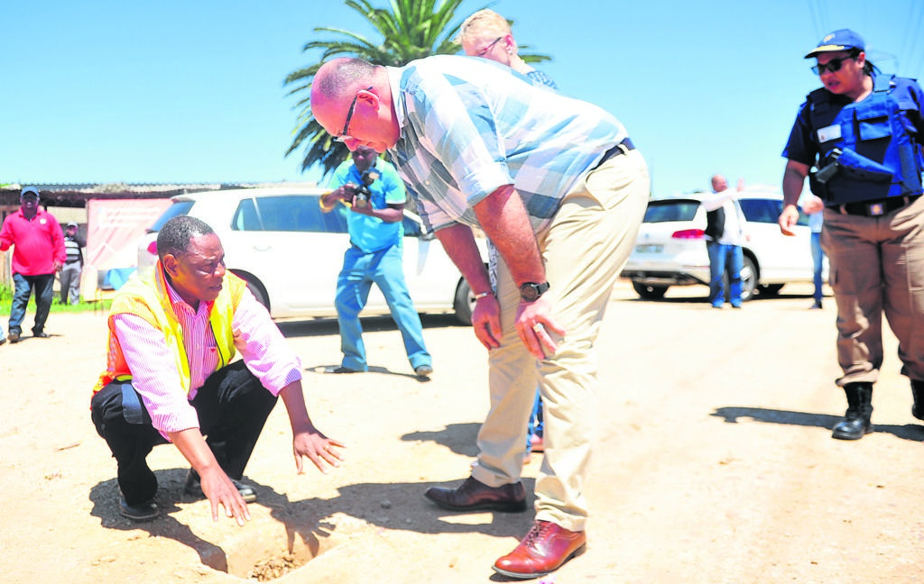 Saboteurs laat inwoners dors | Son