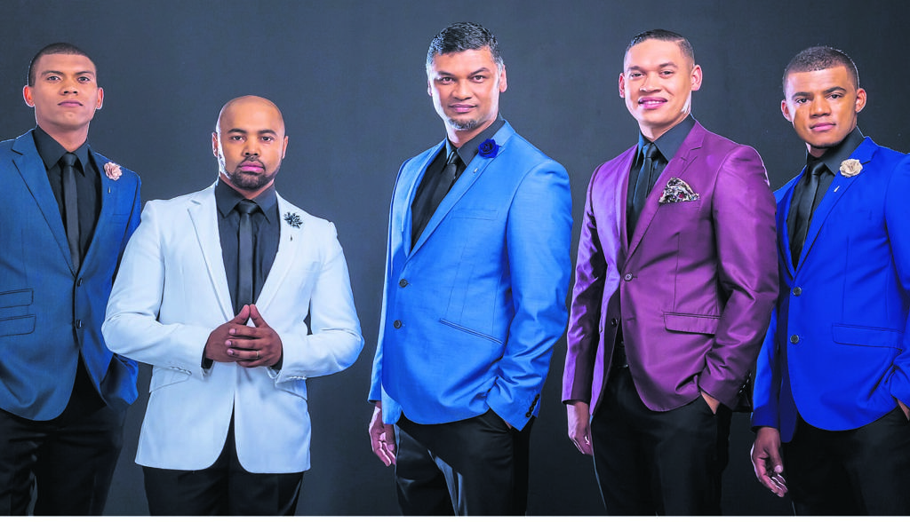 Topdog SA delf sy Nama-wortels uit | Son