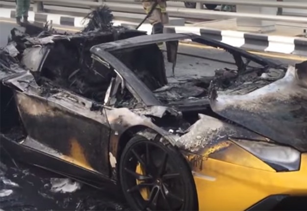 What a sad sight: Lambo Aventador up in flames | News24