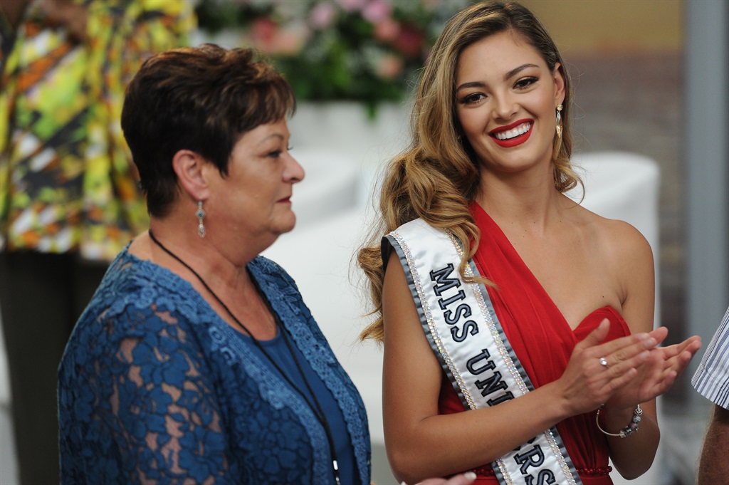 Demi-Leigh met groot applous verwelkom | Netwerk24