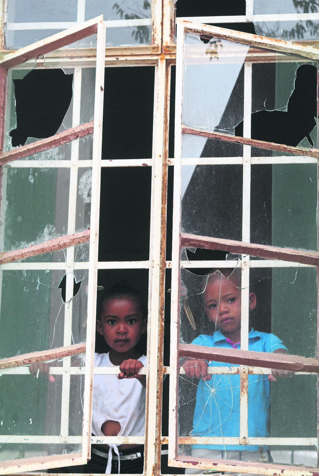 Skool sluit dalk oor skade | Son