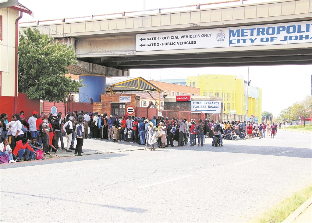 Job seekers give Metro cops a headache | Daily Sun