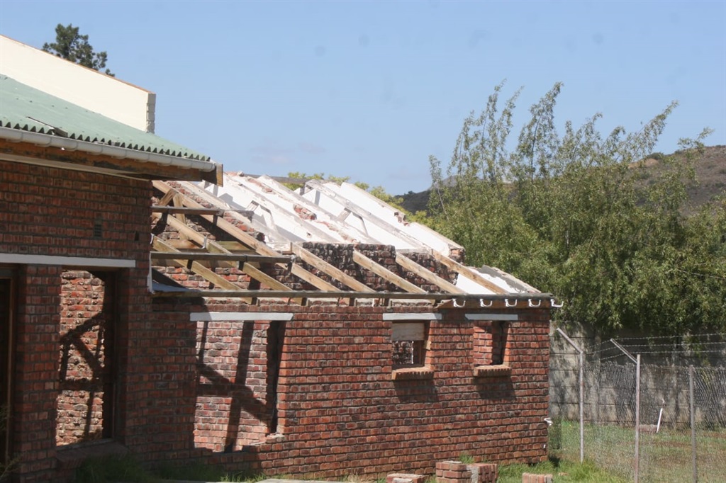 Klubhuis nou `n seer oog | Son