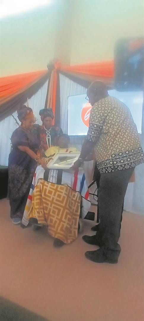 Take a bow, Mzoli!: New Gugulethu emblem unveiled by legendary ...