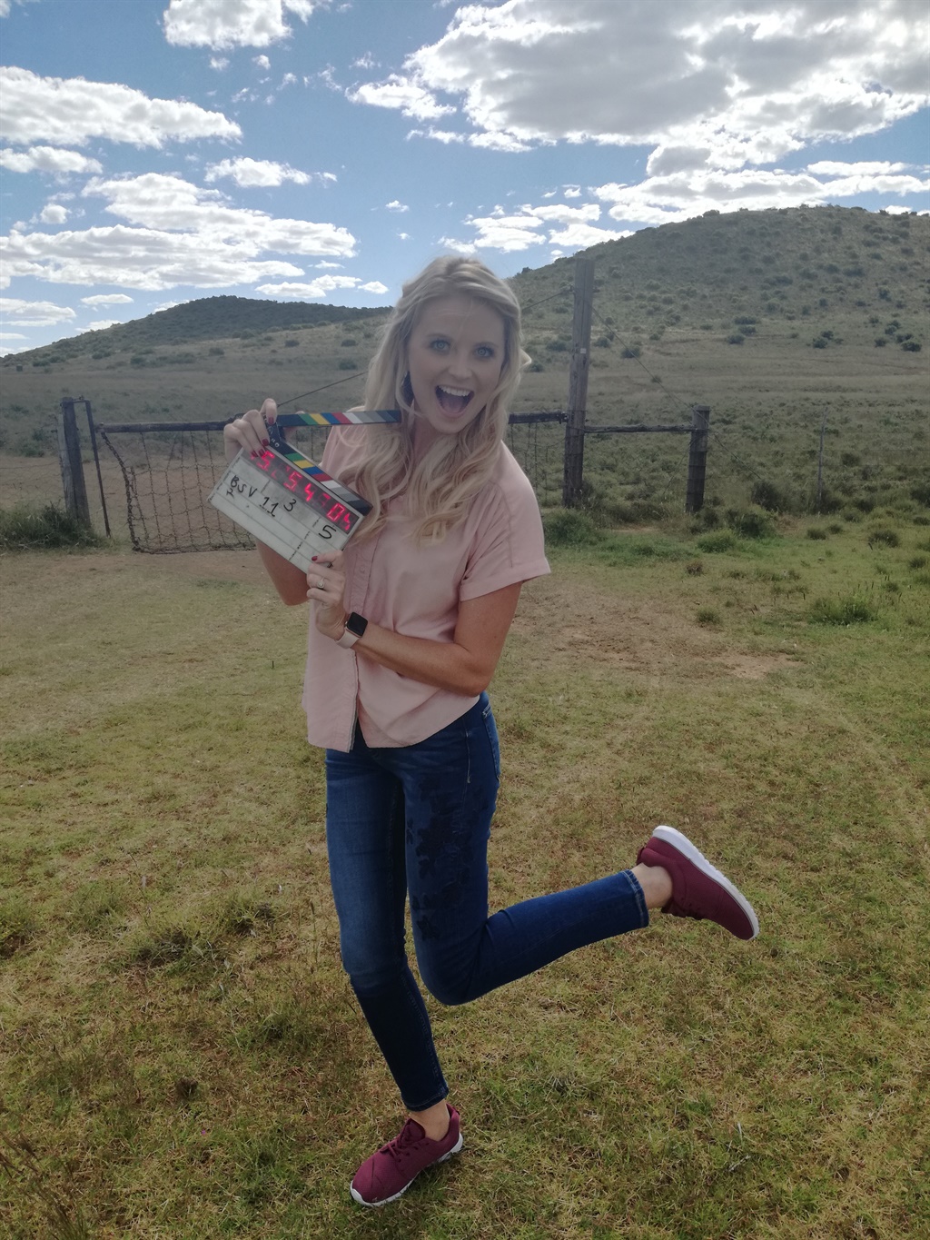 Kyk hoe boer Leah! Sy gee selfs ontwurmingstroop vir skape | Netwerk24
