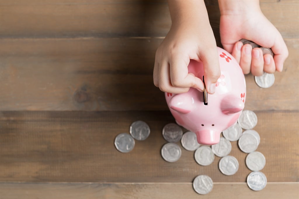 Hoe leer jy jou kind om met geld te werk? | Netwerk24