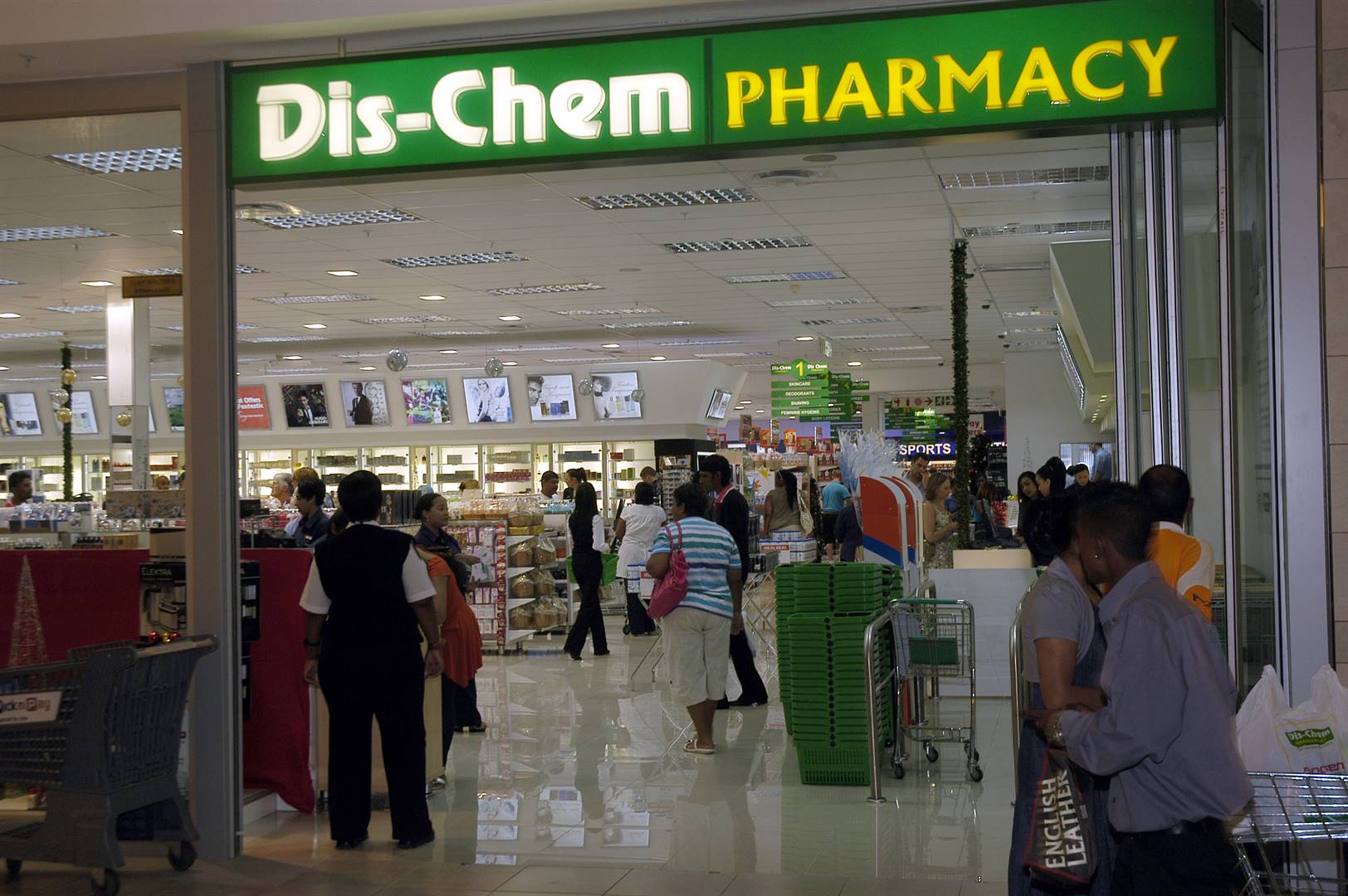 Dis-Chem: Staan in gange rond | Netwerk24