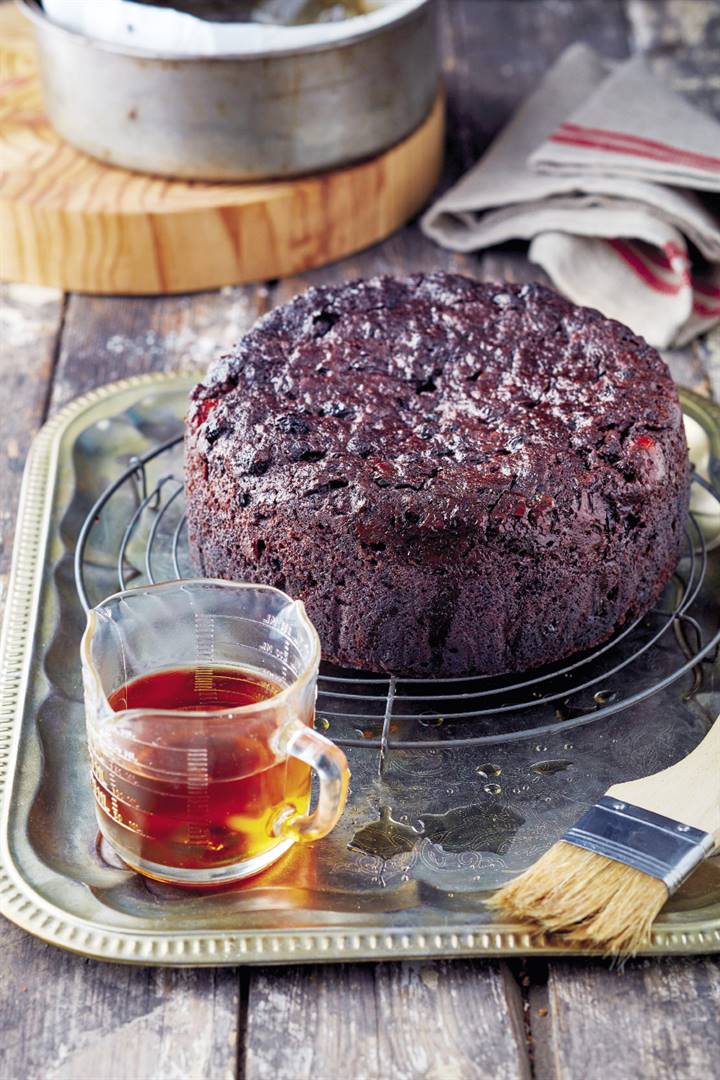 Donker vrugtekoek met brandewynstroop | Landbou