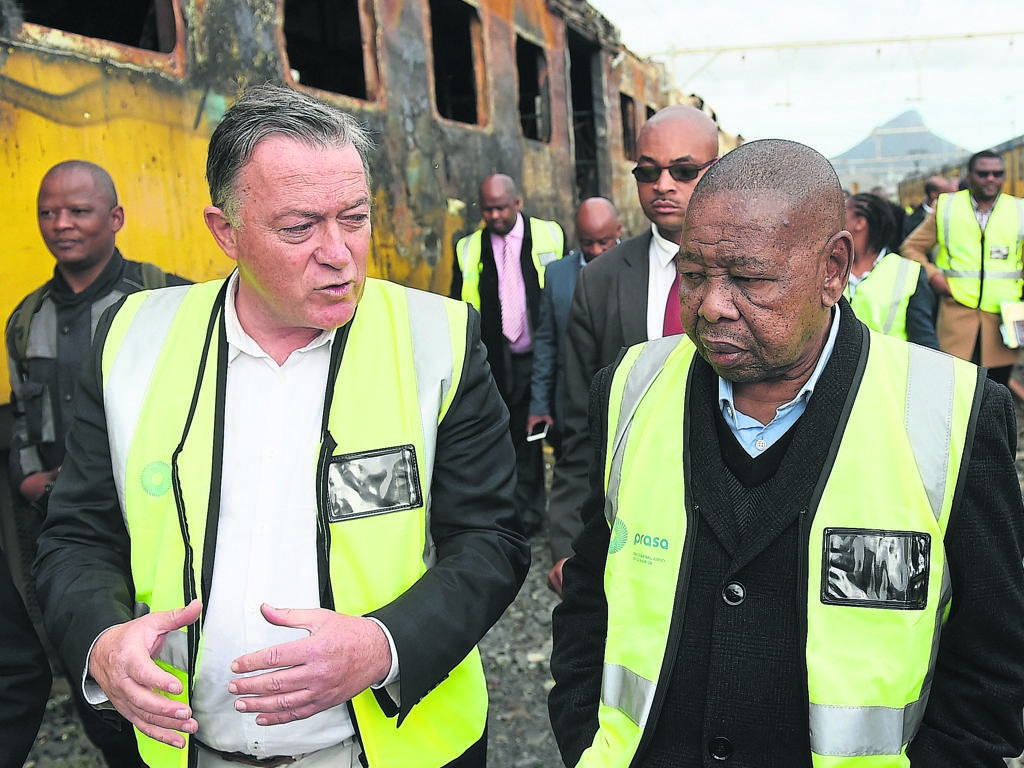 Brandstigters se loco motiewe bly duister | Son