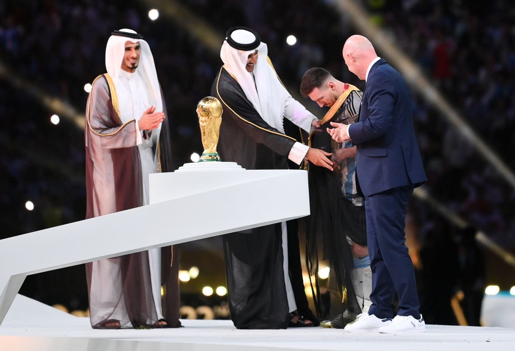 Worldwide debate rages about Messi's robe, a bisht, while lifting the ...
