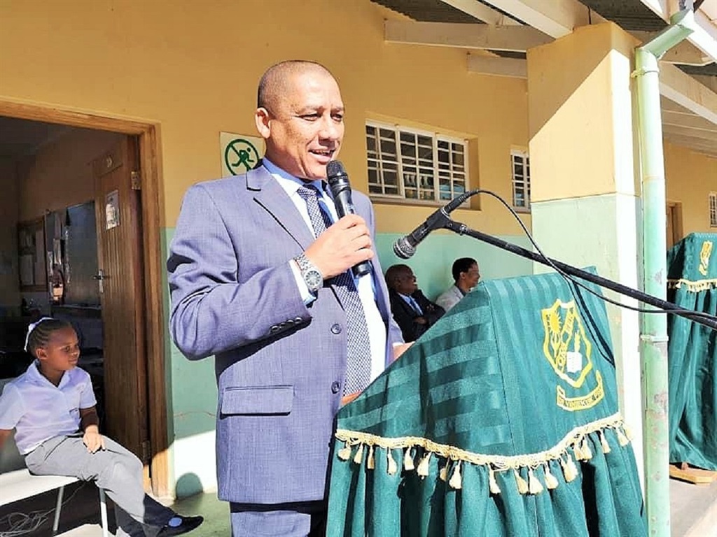 Onderwys groet ’n groot gees | Son