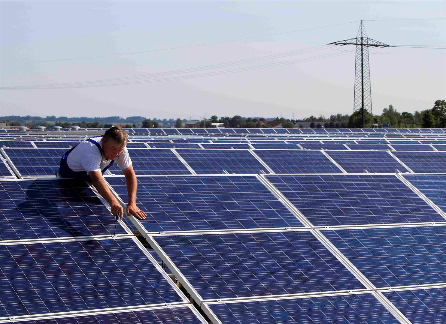 Fabrieke moet oorskakel na hernubare energie | Netwerk24