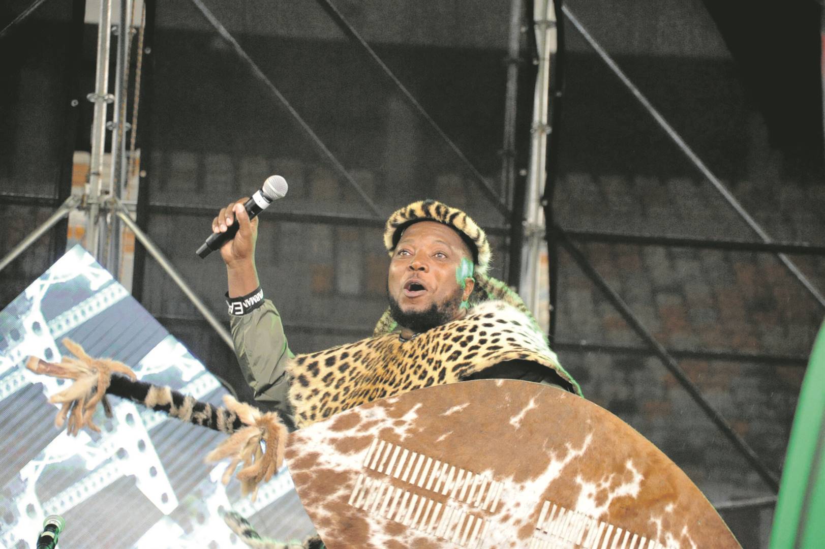 Maskandi show with Tshatha and Ntombee! | Daily Sun