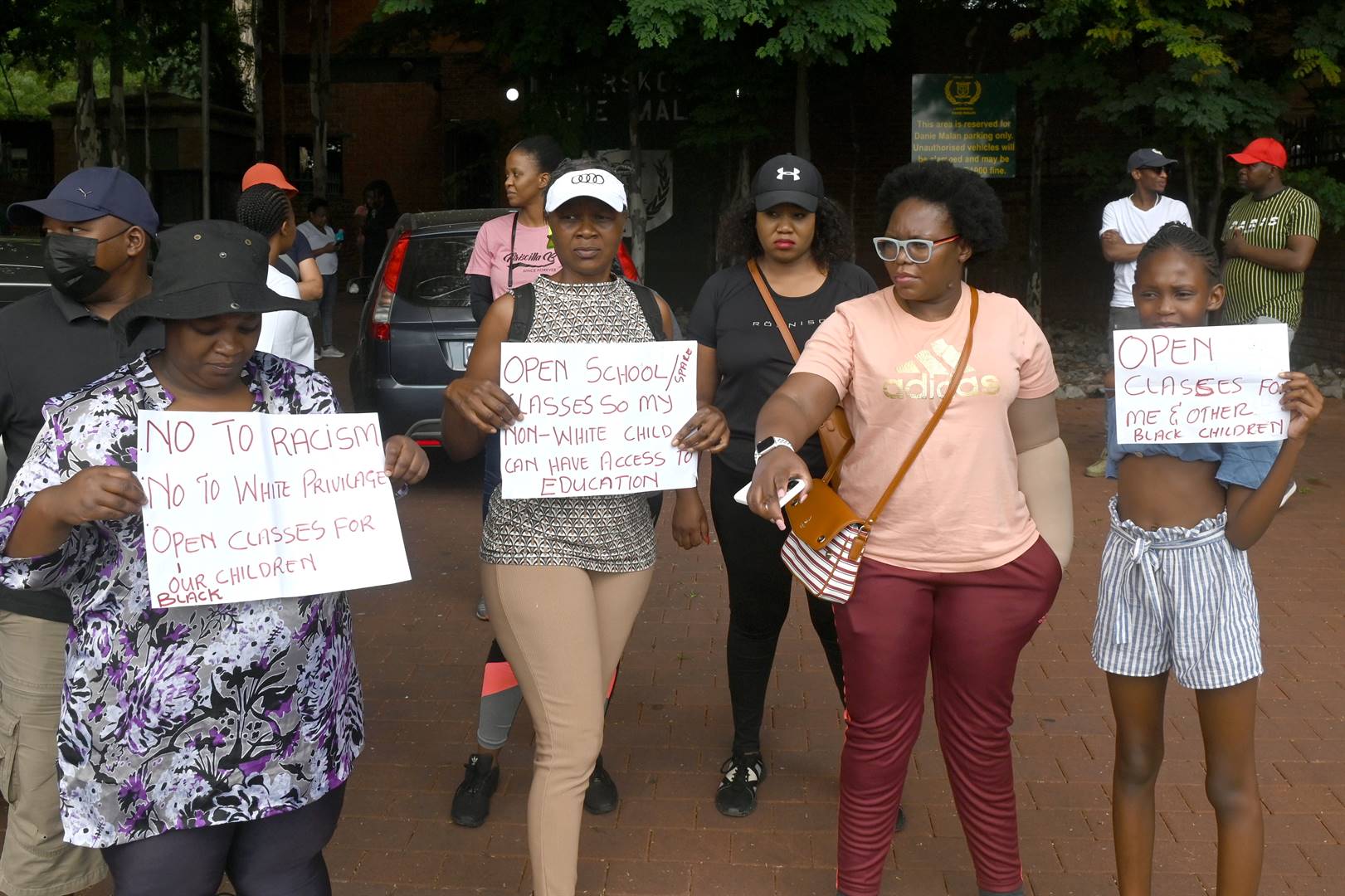 Ouers betoog by skool in Pretoria-Noord oor plek vir kinders | Netwerk24