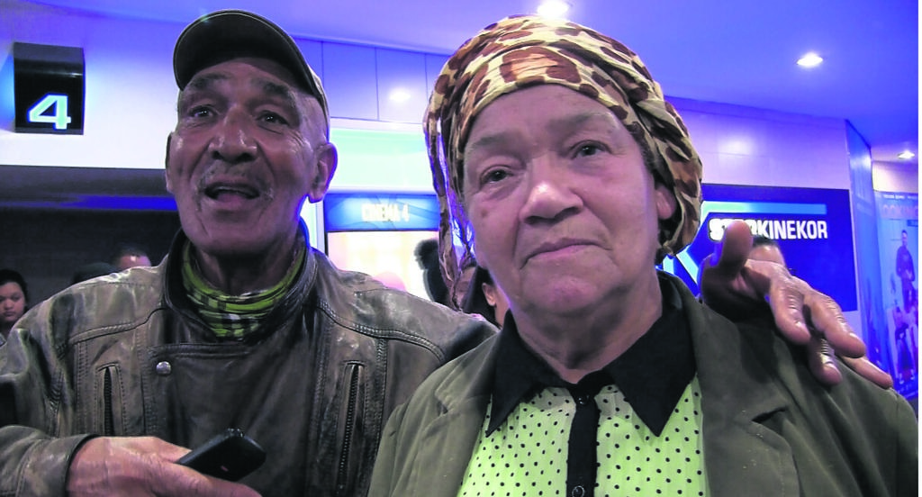 ‘Ellen’ ruk diep | Son