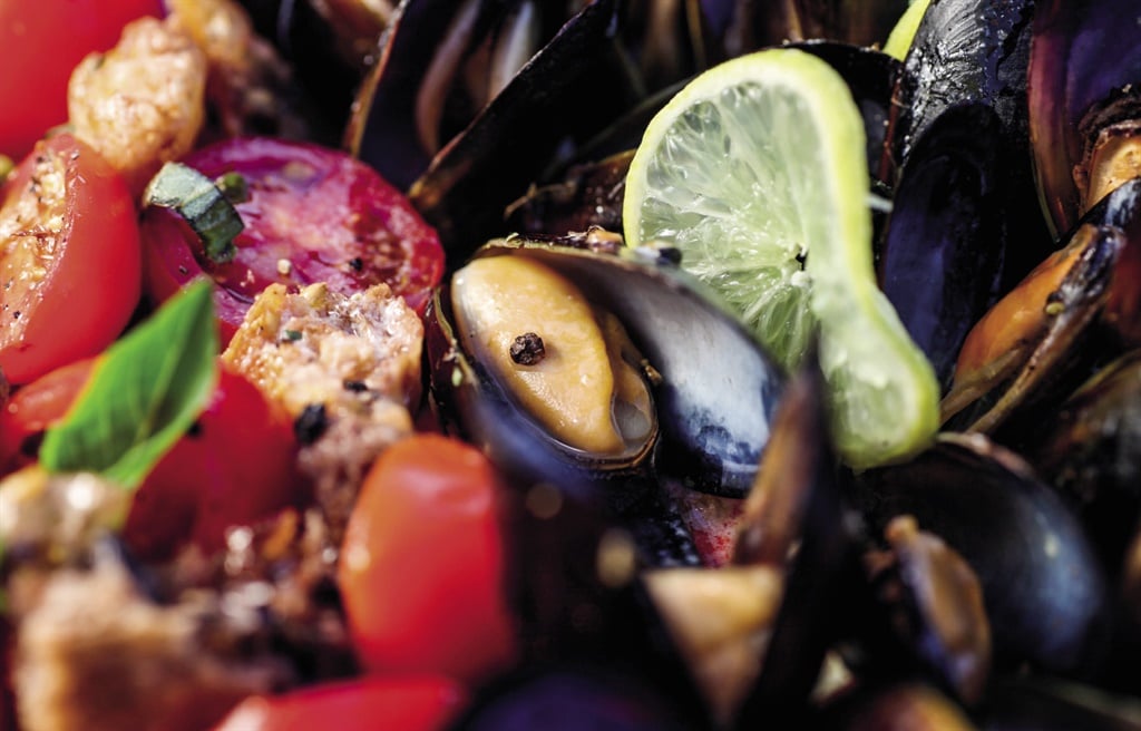 RESEP | Mossels in kruiewyn | Netwerk24