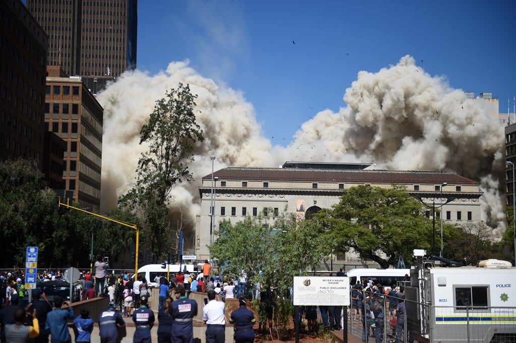 WATCH: LISBON BUILDING DEMOLISHED! | Daily Sun