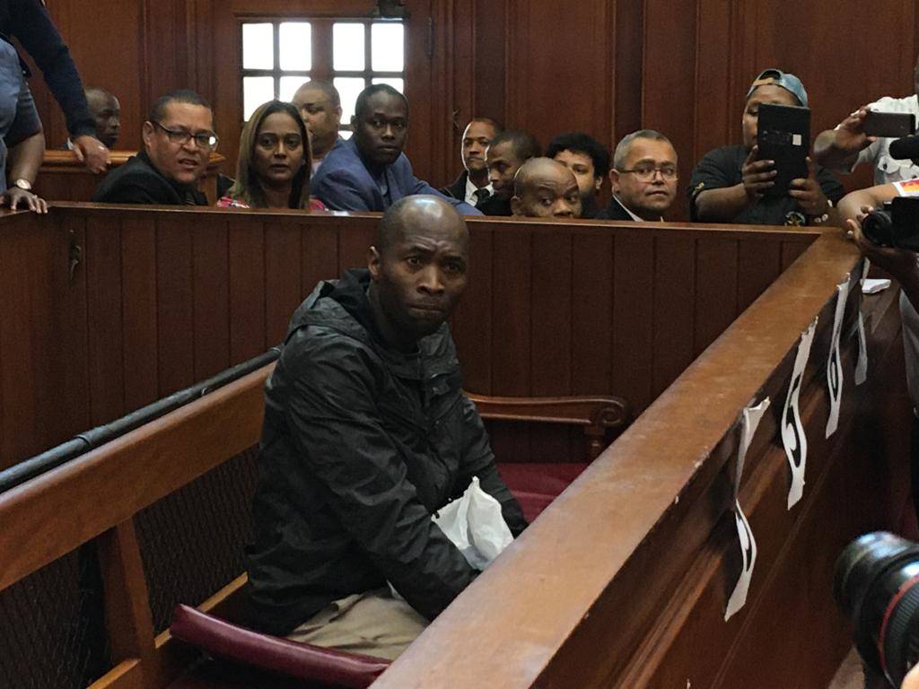Uyinene se killer lank, ver gepos | Son