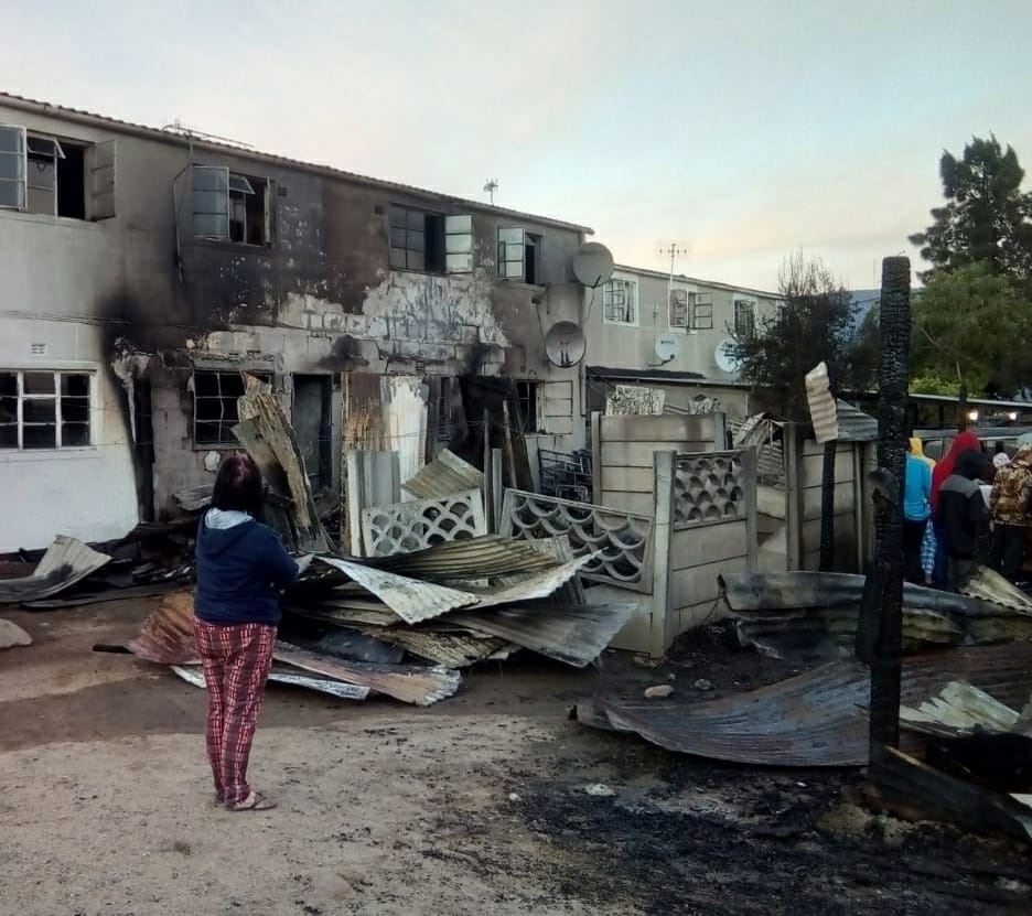 Dakloses in tente gehuisves ná Paarl-brand | Netwerk24