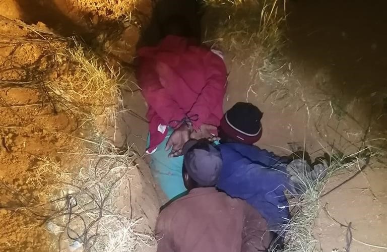Three men arrested for allegedly trying to steal electrical cables in ...