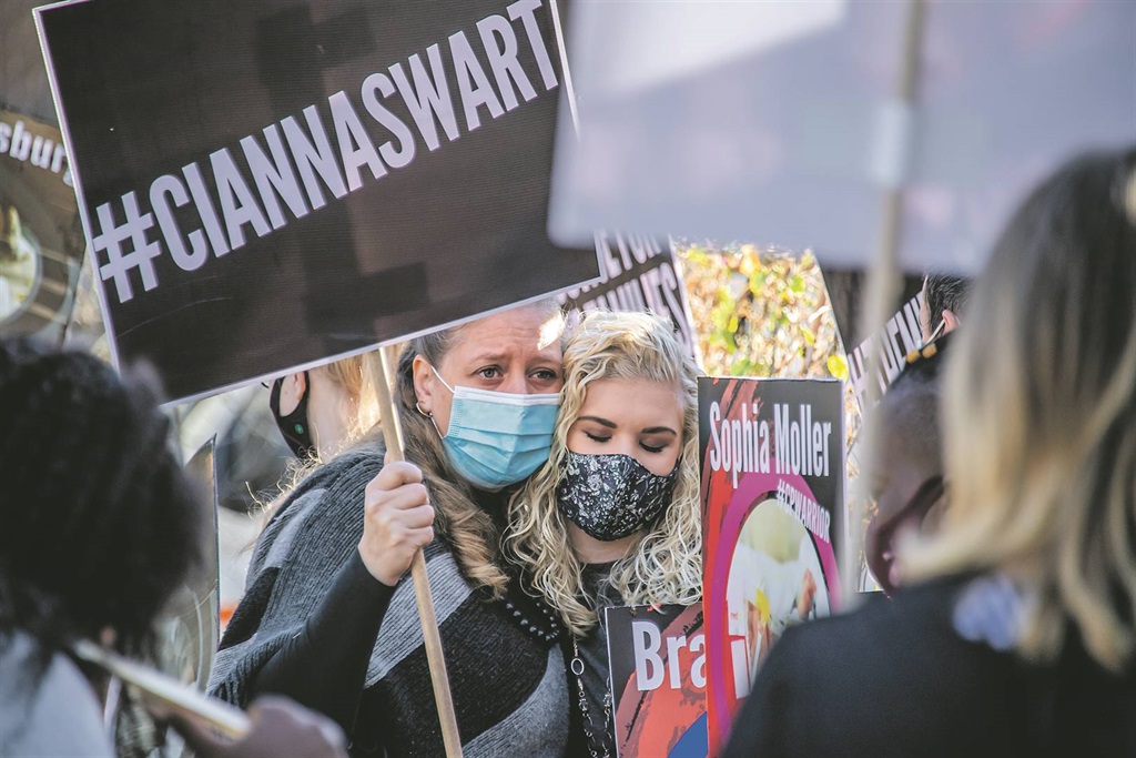 "Die geboorte was gejaagd, want Yolande moes na ’n vliegles gaan," was ...