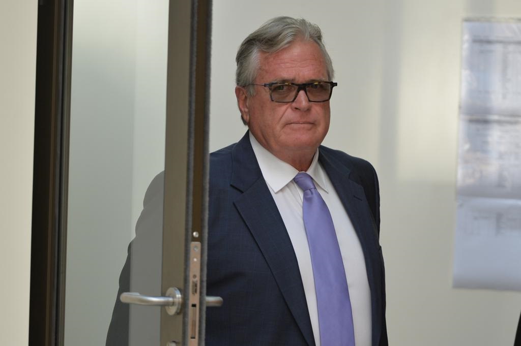 Cheeky se lawyer wil klag skrap | Son