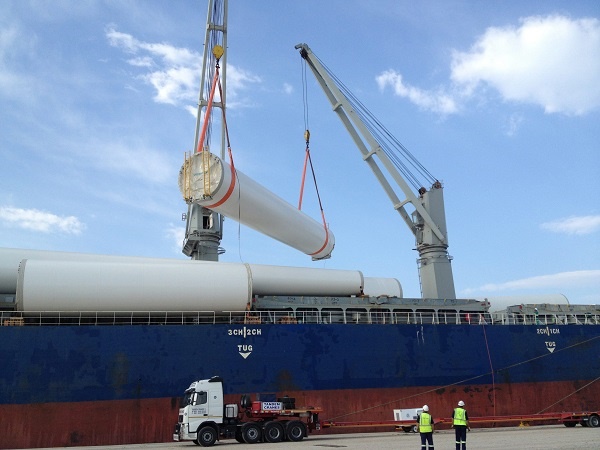 Reuse-windlaaiers in die Baai ontskeep | Landbou