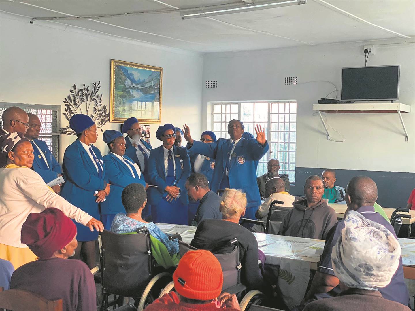 Wesley Guilders donate groceries residents of old age home in Langa ...