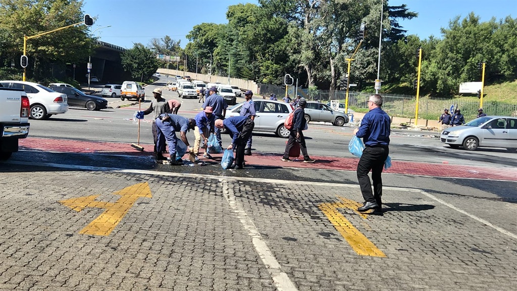 WATCH | Wits University chaos: Students face off with police, guards as ...
