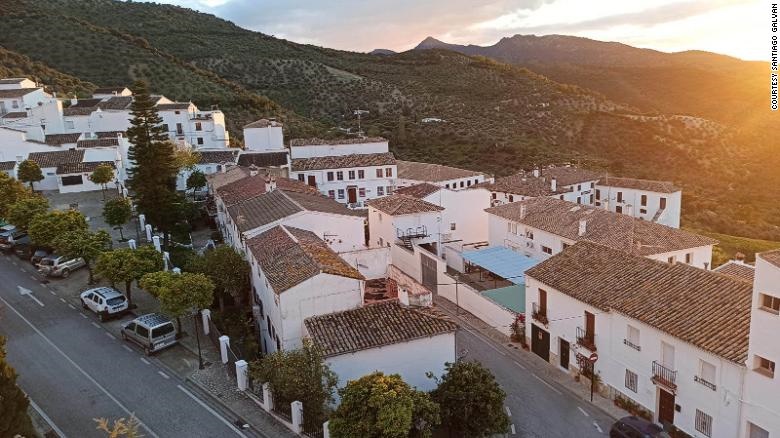 Zahara de la Sierra, 'n dorpie in Spanje se Andalusia-streek, het op 14 ...