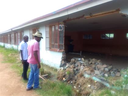 WATCH: Collapsing school a danger to pupils! | Daily Sun