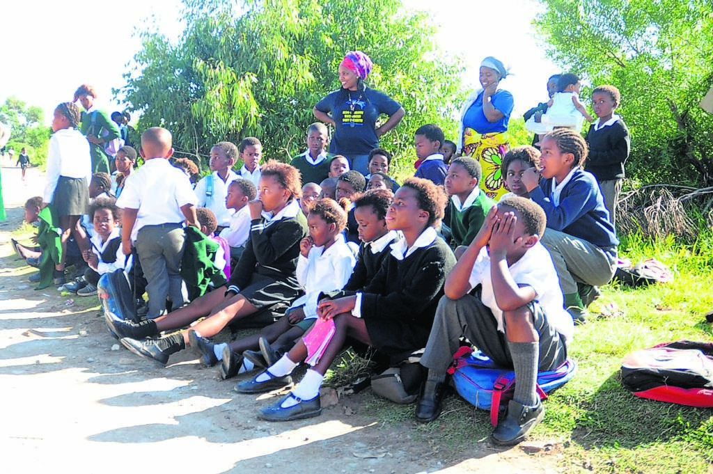 Kids bly weg uit die skool | Son