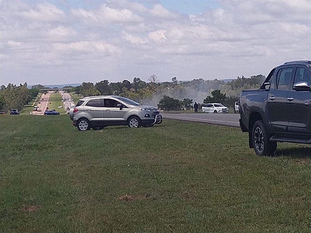 Die N1 net noord van die Petroport-vulstasie buite Pta is in albei ...