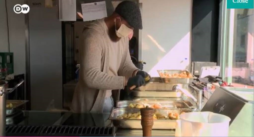WATCH | Chefs at top German restaurant cook for homeless | News24